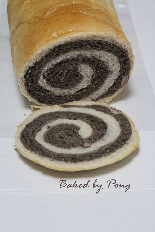 Bloggang.com : Baked by PonG : Black sesame cream & black bean bread mesh