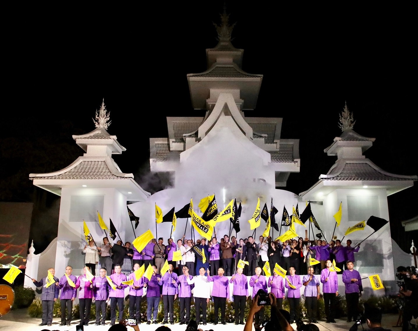 อิทธิพล คุณปลื้ม เป็นประธานเปิดงาน "นิทรรศการธงสัญลักษณ์ Thailand ...