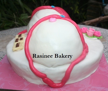 Bloggang.com : rasinee : @@@@>>>Red Bra Cake( My first fondant cake)