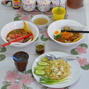 กองทัพต้องเดินด้วยท้อง มื้อนี้ขอเสนอเย็นตาโฟรสเด็ด อร่อยได้โดยไม่ต้อง ...