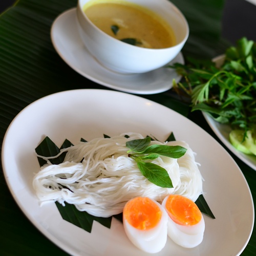 ทับทิมกรอบ วัชรพล ชิมของคาวของหวานแบบไทยๆ