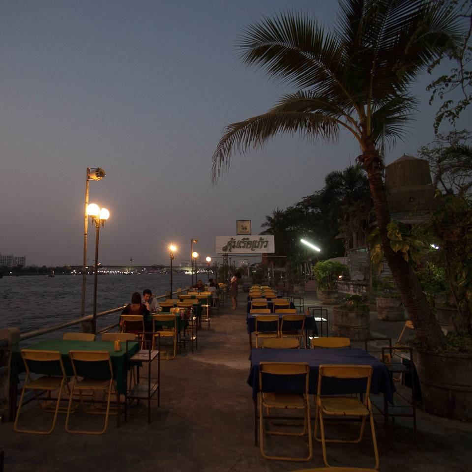 คุ้มเรือแก้ว ชิลล์บรรยากาศริมน้ำ อร่อยล้ำกว่าใครกับหลากเมนู