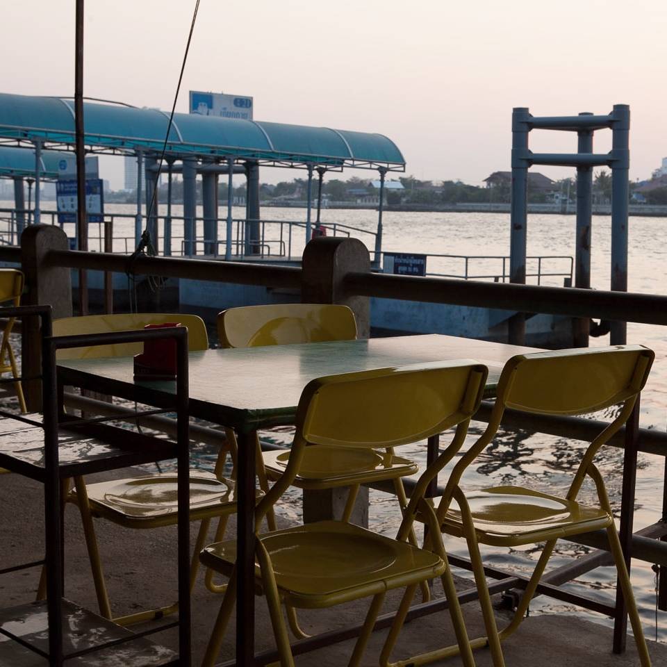 คุ้มเรือแก้ว ชิลล์บรรยากาศริมน้ำ อร่อยล้ำกว่าใครกับหลากเมนู