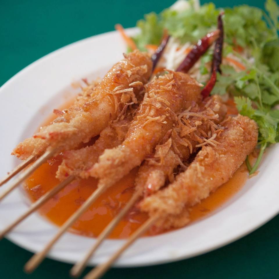 คุ้มเรือแก้ว ชิลล์บรรยากาศริมน้ำ อร่อยล้ำกว่าใครกับหลากเมนู