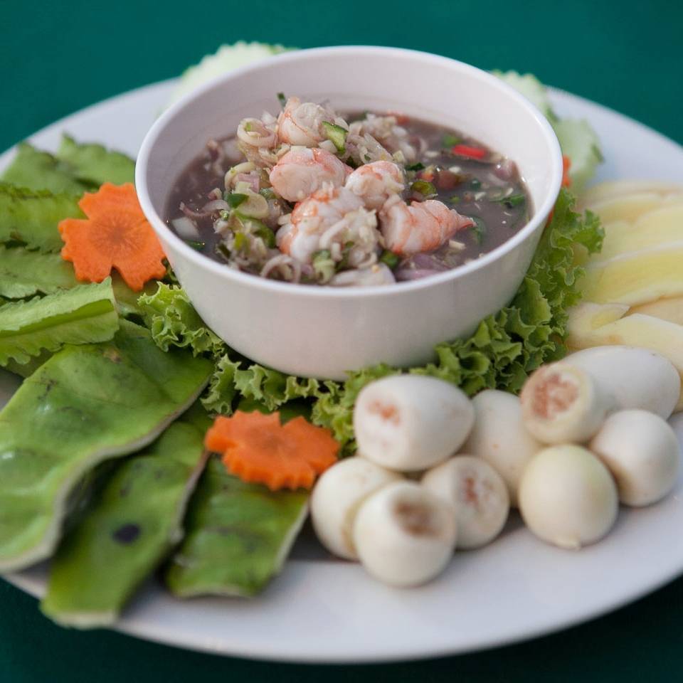 คุ้มเรือแก้ว ชิลล์บรรยากาศริมน้ำ อร่อยล้ำกว่าใครกับหลากเมนู