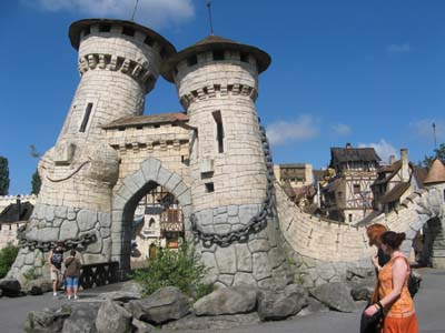 ไปเล่น ของ เล่น ที่ Parcs Astérix กัน