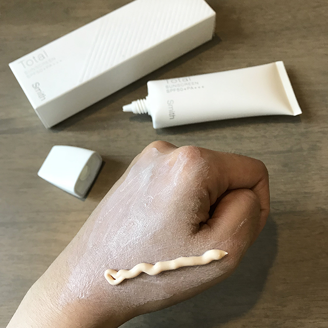 รีวิว ครีมกันแดดหมอโอ๊ค Smith Total Sunscreen SPF50+ PA+++