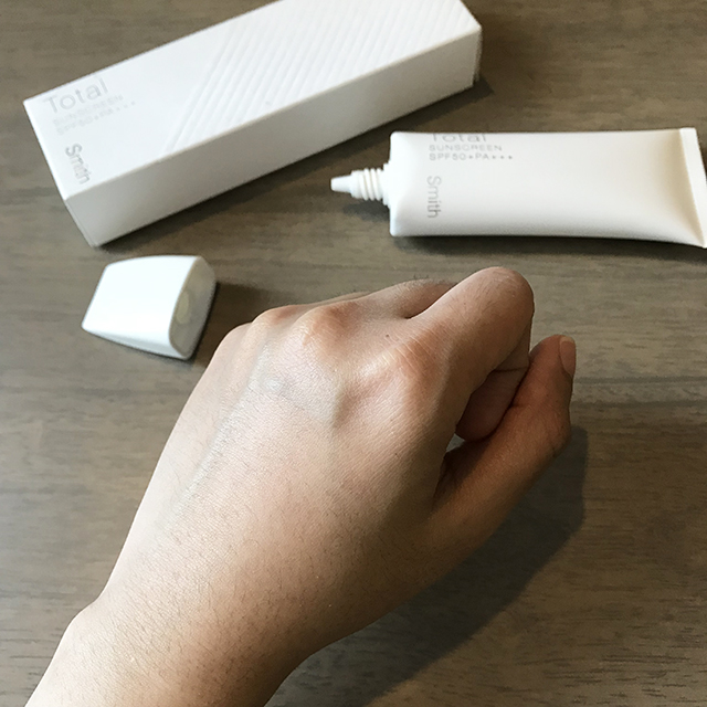 รีวิว ครีมกันแดดหมอโอ๊ค Smith Total Sunscreen SPF50+ PA+++