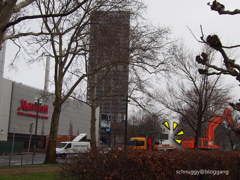 Bloggang.com : schnuggy : ระเบิดตึก AfE-Tower Frankfurt (08/2014)