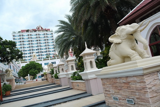 Review : โรงแรม Grand Pacific Sovereign Resort&spa cha-am