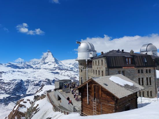 Hotel Alpina Zermatt Switzerland โรงแรมเล็กกลางZermatt ใกล้สะพานชมวิว ...