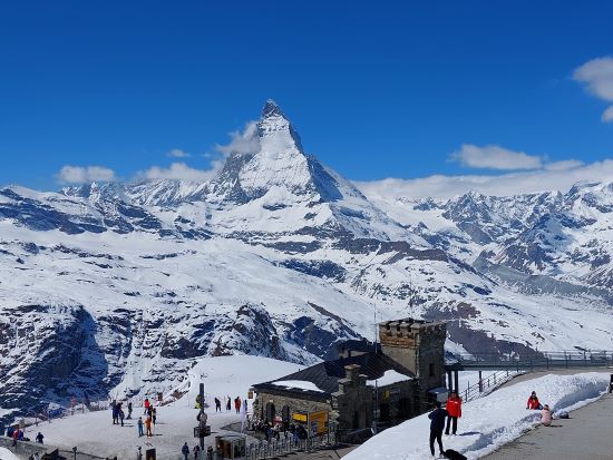 Hotel Alpina Zermatt Switzerland โรงแรมเล็กกลางZermatt ใกล้สะพานชมวิว ...