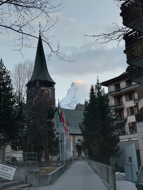 Hotel Alpina Zermatt Switzerland โรงแรมเล็กกลางZermatt ใกล้สะพานชมวิว ...