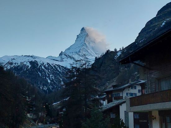 Hotel Alpina Zermatt Switzerland โรงแรมเล็กกลางZermatt ใกล้สะพานชมวิว ...