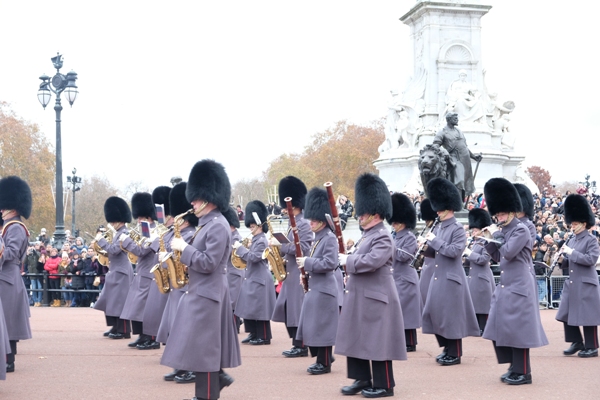 BlogGang.com : : travelistaนักเดินทาง : เมื่อนึกถึงลอนดอน ต้องนึกถึงการผลัดเปลี่ยนเวรยามทหารหน้า ...