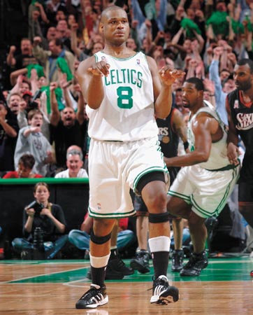 สามล้อถูกหวย หมาล่าเนื้อ และชีวิตของ Antoine Walker......(3)