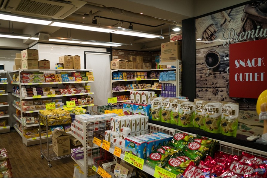 Snack outlet สวรรค์ของคนรักขนม