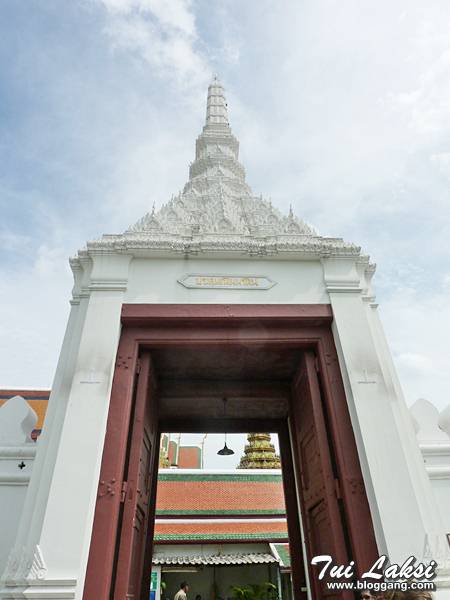 Tui Laksi วัดพระศรีรัตนศาสดาราม วัดพระแก้ว