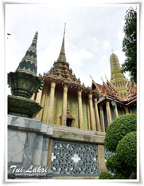 Tui Laksi วัดพระศรีรัตนศาสดาราม วัดพระแก้ว