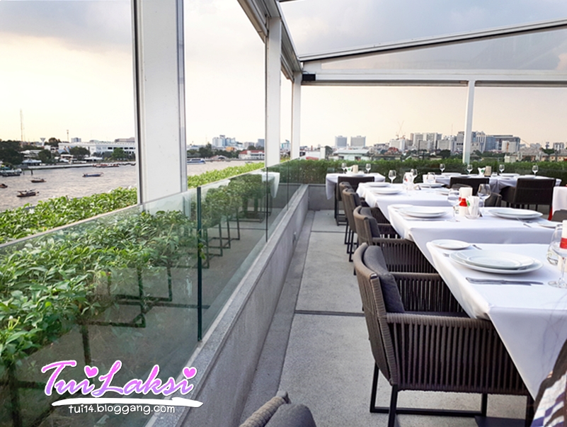 Bloggang.com : Tui Laksi : ☆ Above Riva @Rooftop: Riva Arun Bangkok ...