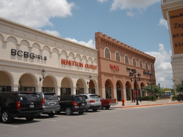 แวะเดินช็อป @ Prime Outlets San Marcos @ ระหว่างทางไปดูงานที่ Austin...$$$