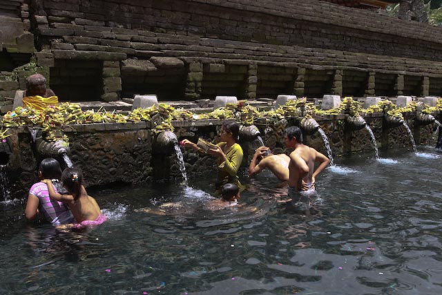 Bloggang.com : wildbirds : พาชม วัดน้ำพุศักดิ์สิทธิ์ Titra Empul ที่ ...