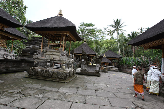 Bloggang.com : wildbirds : พาชม วัดน้ำพุศักดิ์สิทธิ์ Titra Empul ที่ ...